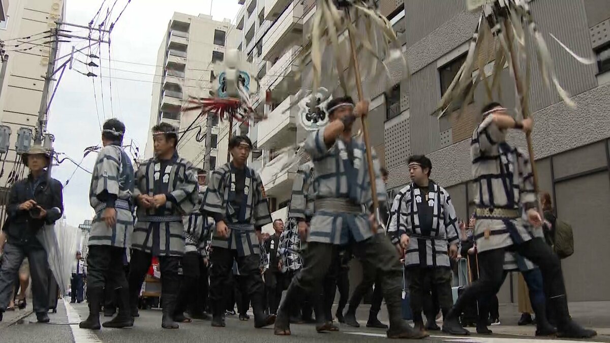 「めったにないこと」「次回は85歳･･･」25年に1度の”神様のお引っ越し”「式年遷宮」 3基の神輿が町を練り歩く 福岡・櫛田神社（RKB）｜dメニューニュース（NTTドコモ）