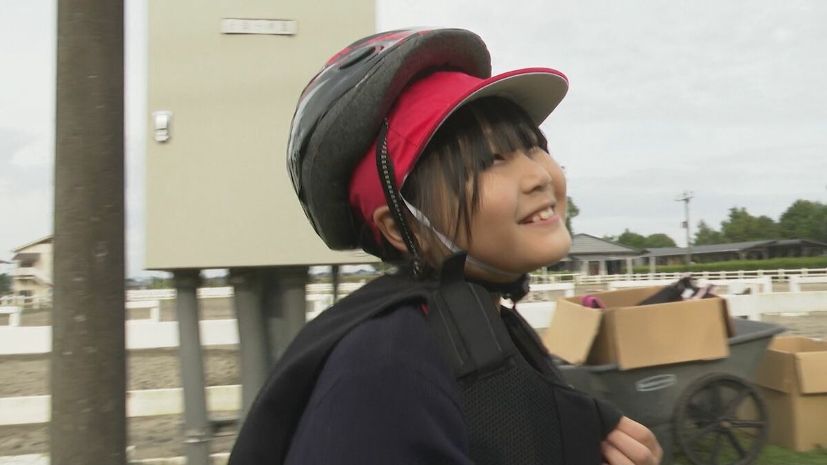 「怖いけど楽しい！」緊張する児童に高校生が優しく声掛け 乗馬体験の先生は菊池農業高校 “乗用馬専攻” の生徒 熊本（RKK熊本放送）｜dメニューニュース（NTTドコモ）