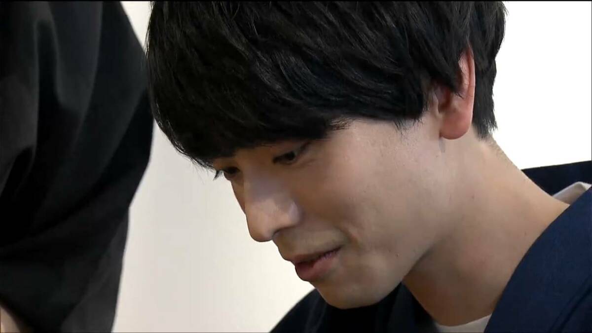 俳優の黒羽麻璃央さんがだるまの絵付け体験 仙台で伝統的工芸品魅力伝える展示会 | TBS NEWS DIG