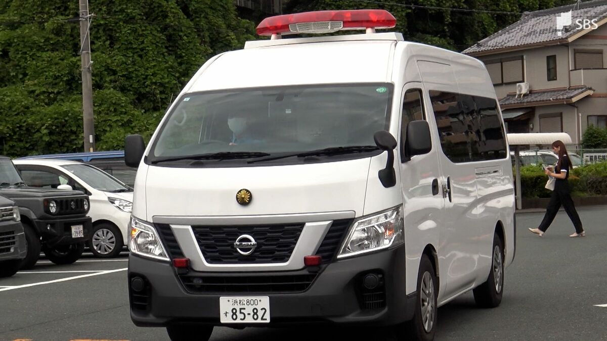 男をかくまった疑いで交際相手とみられる女も検察へ 東名高速に車転落 無免許運転などの疑いで逮捕の男を送検=浜松 | TBS NEWS DIG ...