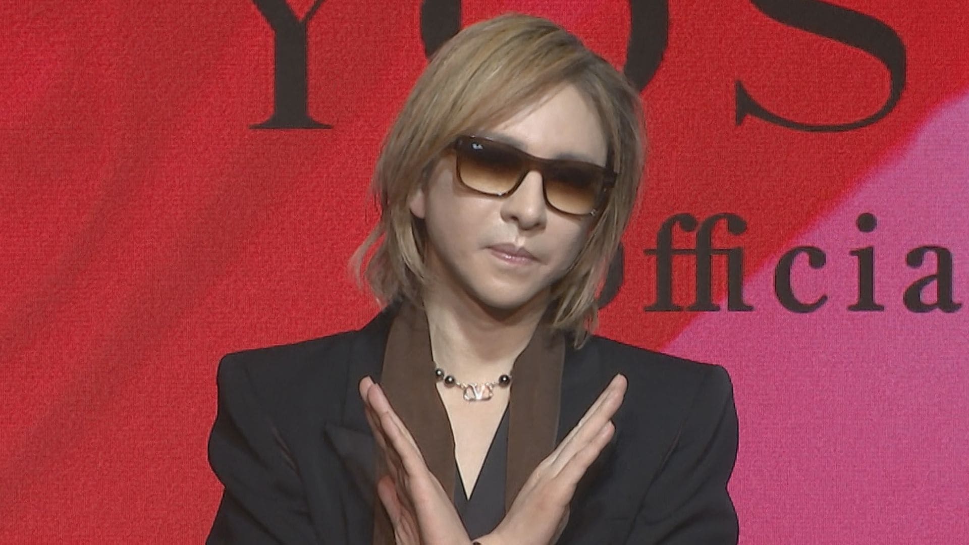 【YOSHIKI】10月に首の手術へ 手術後は「治療に専念」もディナーショーは「やります」と宣言｜ニフティニュース