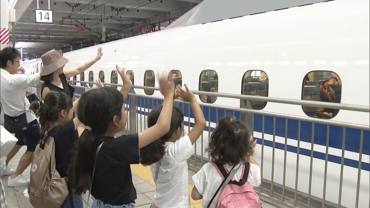 博多駅でもUターンラッシュ 東京行き新幹線指定席はほぼ満席 | 福岡のニュース｜RKB NEWS｜RKB毎日放送 (1ページ)