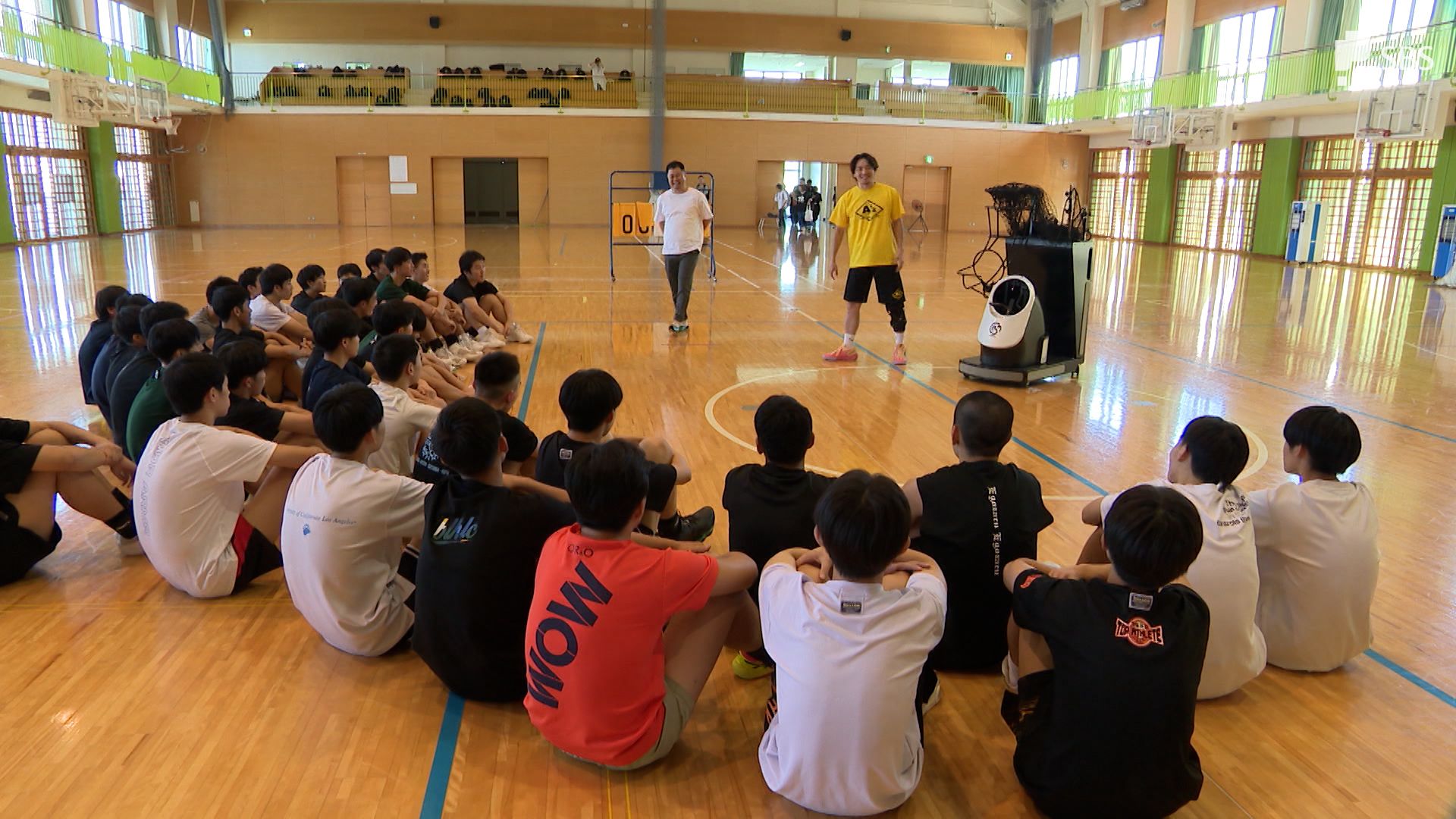 「練習時間を有効に使って」元プロバスケ選手大澤歩さん シューティングマシンを母校に寄贈＝静岡市（SBS NEWS）｜dメニューニュース（NTTドコモ）