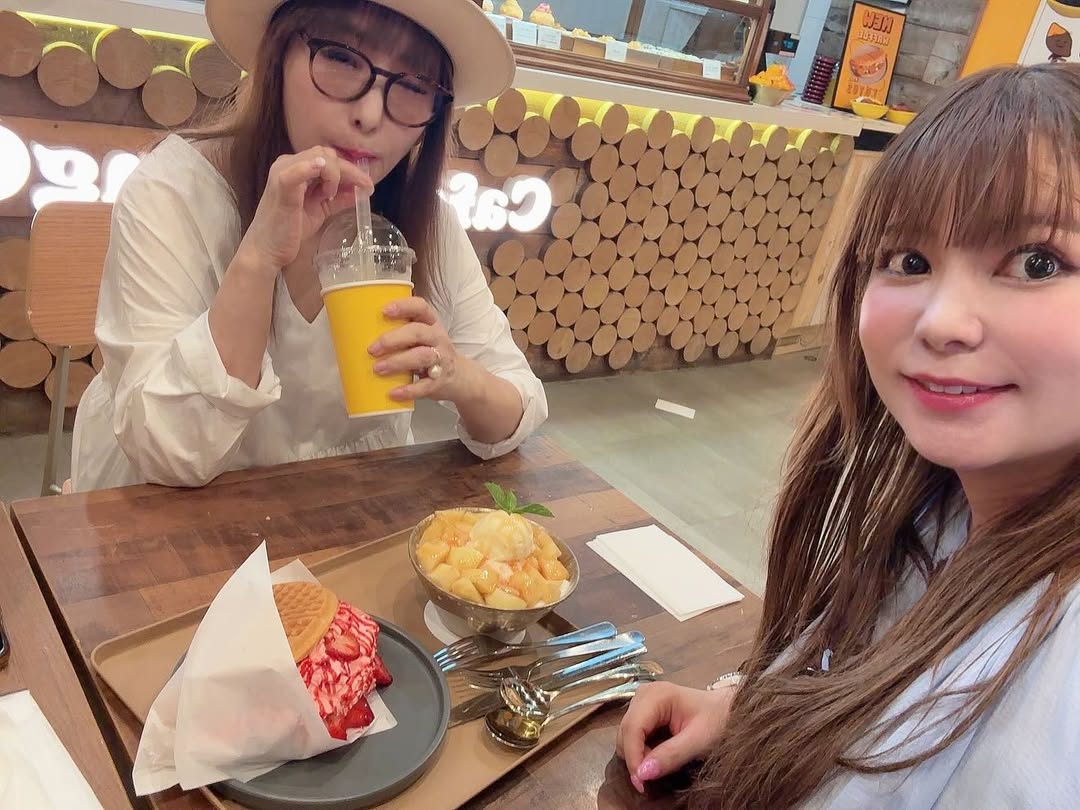 中川翔子 】妊娠検診「オール合格！」も “2倍お腹が重くなる” でクラクラ 美食で発散 母・桂子さんとはメガネで「親子そっくり」｜ニフティニュース