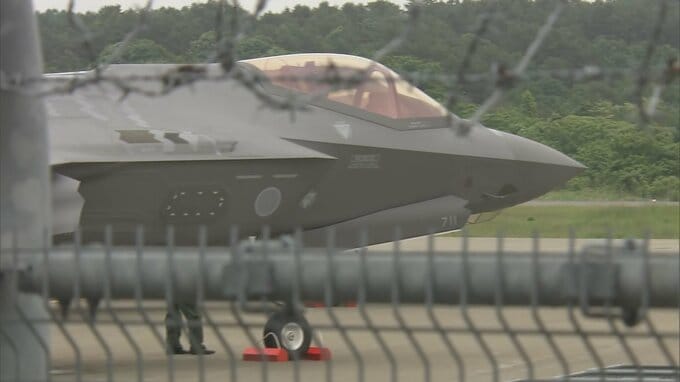 【詳報】青森空港に緊急着陸の航空自衛隊三沢基地所属の『F35A』戦闘機・2機 これまでに民間機の大幅な遅れなし けが人なし 原因は…【映像あり】 | TBS NEWS DIG
