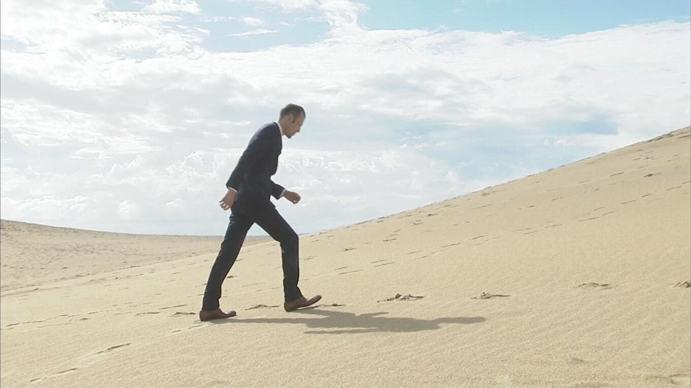 「VIVANT」終わっても…鳥取砂丘で「VIVANTごっこ楽しんで」知事が提案 乃木憂助になりきり、ドローンで撮影してみると…【動画】 | TBS NEWS DIG (3ページ)