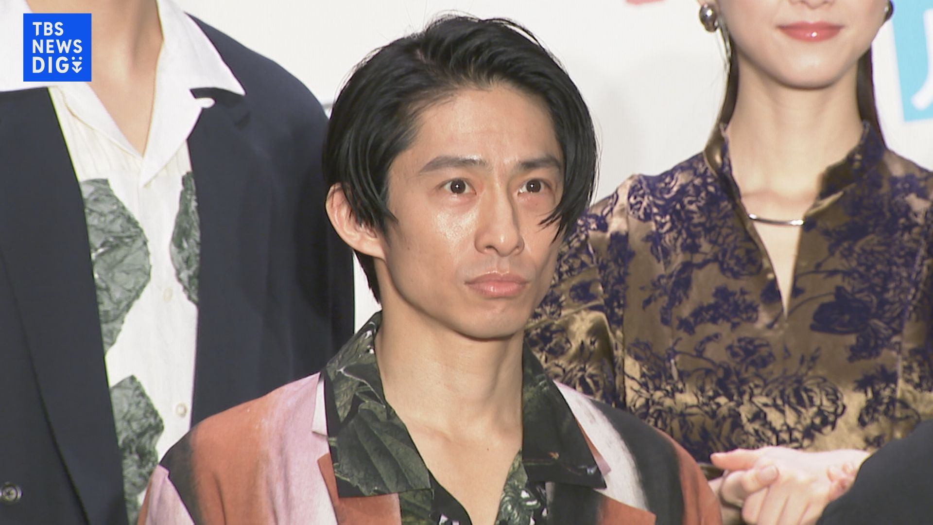 【三宅健】初共演の松井玲奈の印象は「すごく肌がきれいです。どうやってお手入れしているのかなっていうぐらいつるつる」 | TBS NEWS DIG