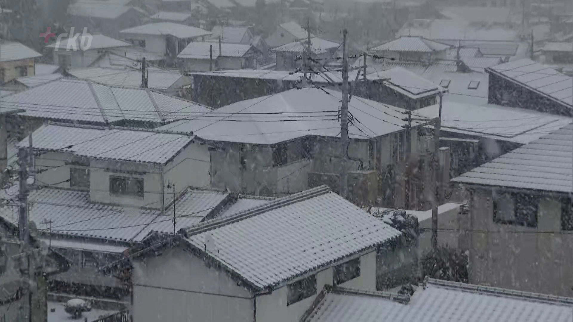 滑らないようにおそるおそる歩いて通勤通学、各地で氷点下の冷え込み | TBS NEWS DIG フォトギャラリー