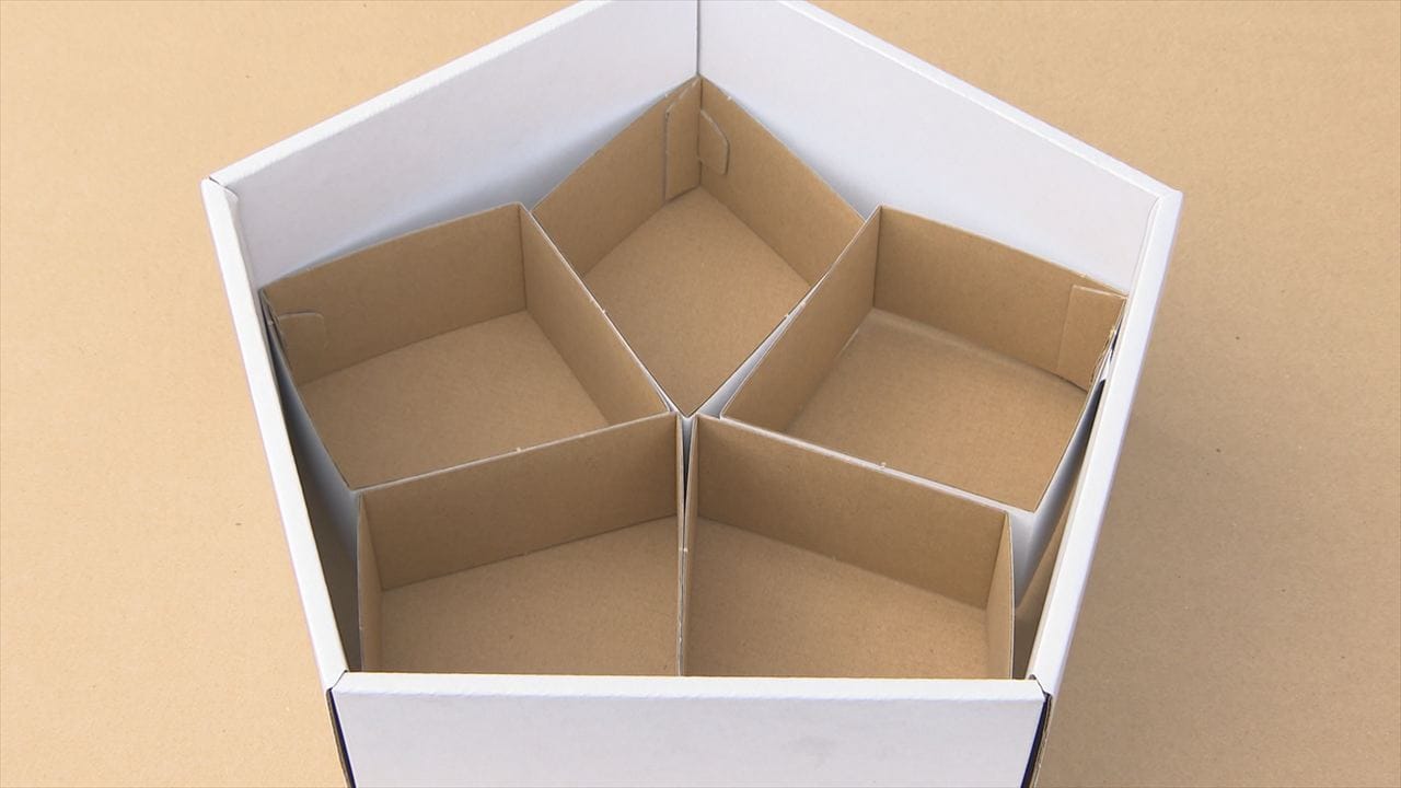 「煙が出ています！熱そう！」 カラテカ矢部太郎がダンボール工場へ 今や災害時に欠かせないアイテムに 山梨 | TBS NEWS DIG (3ページ)