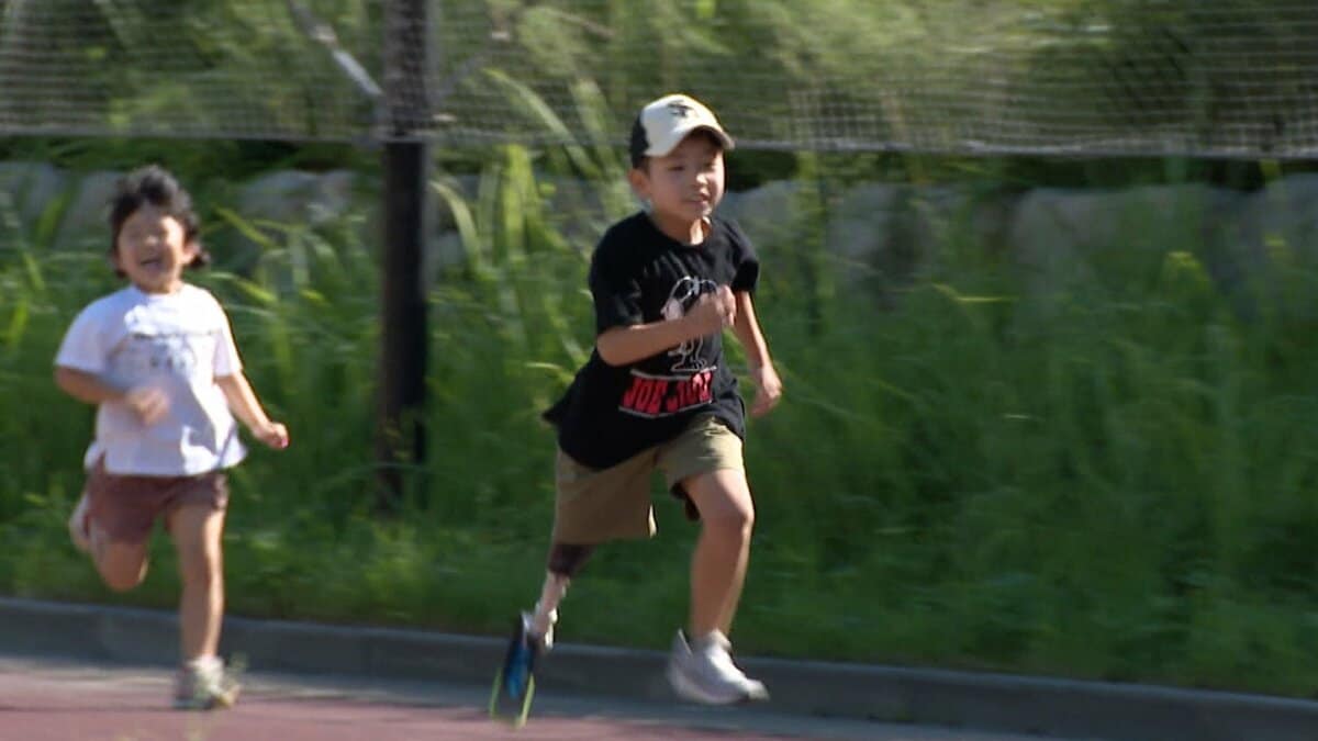 「速く走りたい」 1歳で右足切断 パラ出場めざす小学生（9） スポーツ用の義足”ブレード”との出会いが開いた夢への扉 | TBS NEWS DIG