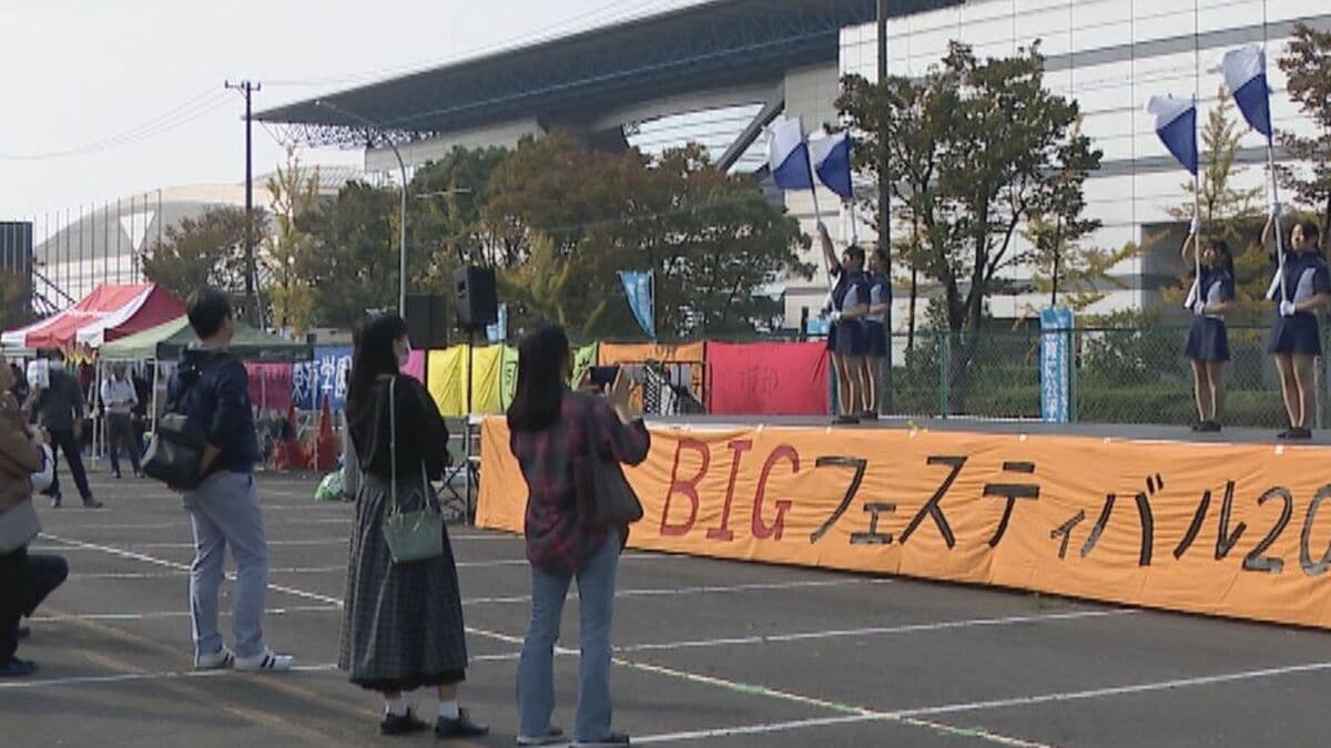 高校生が学校の枠を超えて交流するフェス 吹奏楽やダンスの発表や約110の模擬店が出店 | TBS NEWS DIG
