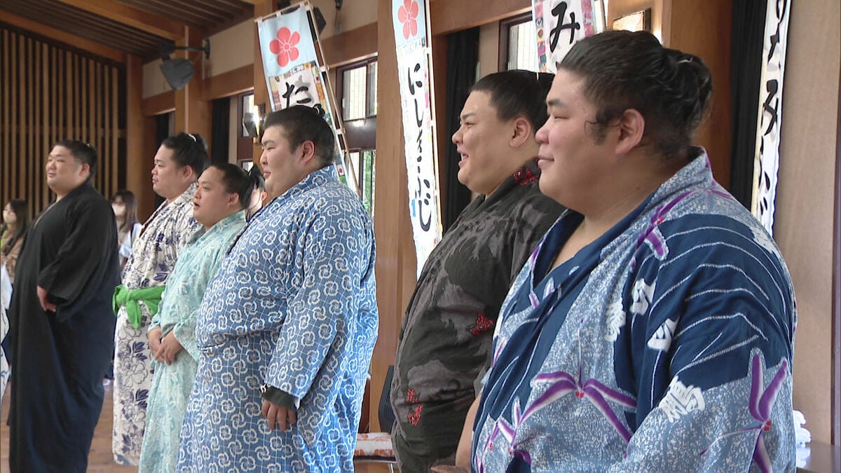 「大きかった」「押すのが楽しかった」力士と相撲大会園児が束になって挑む 「たくさん食べて大きく育って」 11月は大相撲九州場所（RKB）｜dメニューニュース（NTTドコモ）