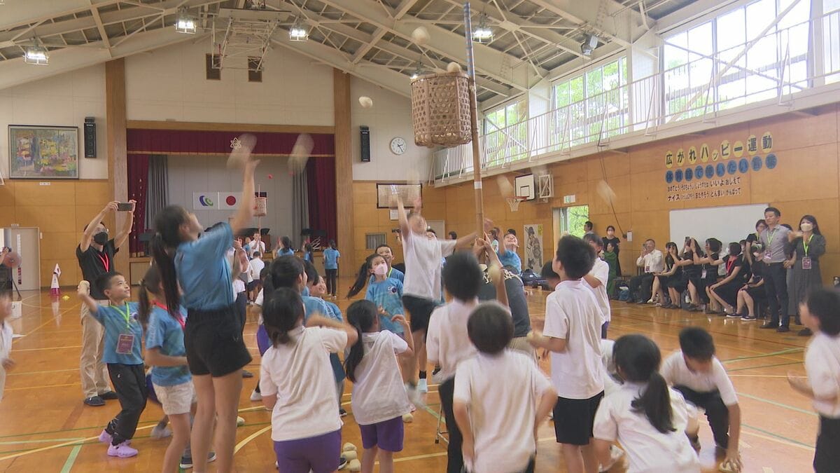 玉入れ競争に音楽演奏 台湾と加賀市の小学生4年ぶりに交流 | TBS NEWS DIG
