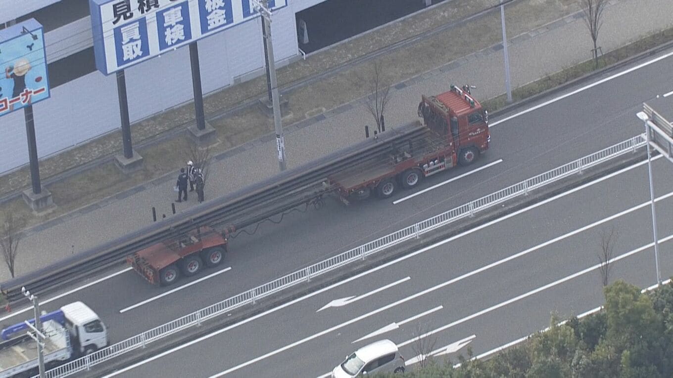 路線バスにトレーラー積み荷の長い鋼材が突き刺さる。おまえらの想像の10倍以上刺さる | みんなの掲示板 Talk (トーク)