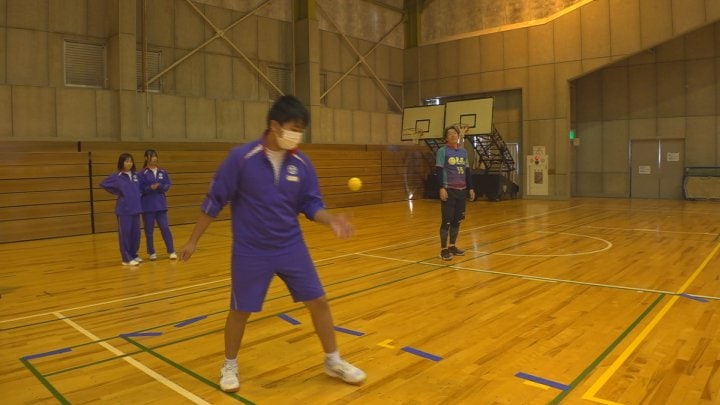 学校部活動の地域移行に向けた新事業 “ベースボール5” 中高生80人が体験 山梨（UTYニュース）｜dメニューニュース（NTTドコモ）