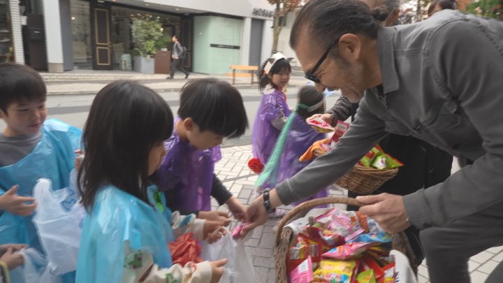 「ハッピーハロウィーン」 子どもたちが手作り衣装で商店街をパレード 甲府市・朝日通り商店街（UTYニュース）｜dメニューニュース（NTTドコモ）