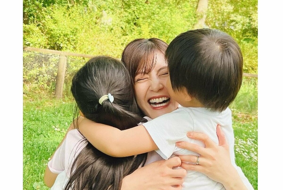 サッカー元日本代表・長谷部誠選手の妻・佐藤ありささん 母の日に思いつづる 「母にしてくれてありがとう」 | TBS NEWS DIG