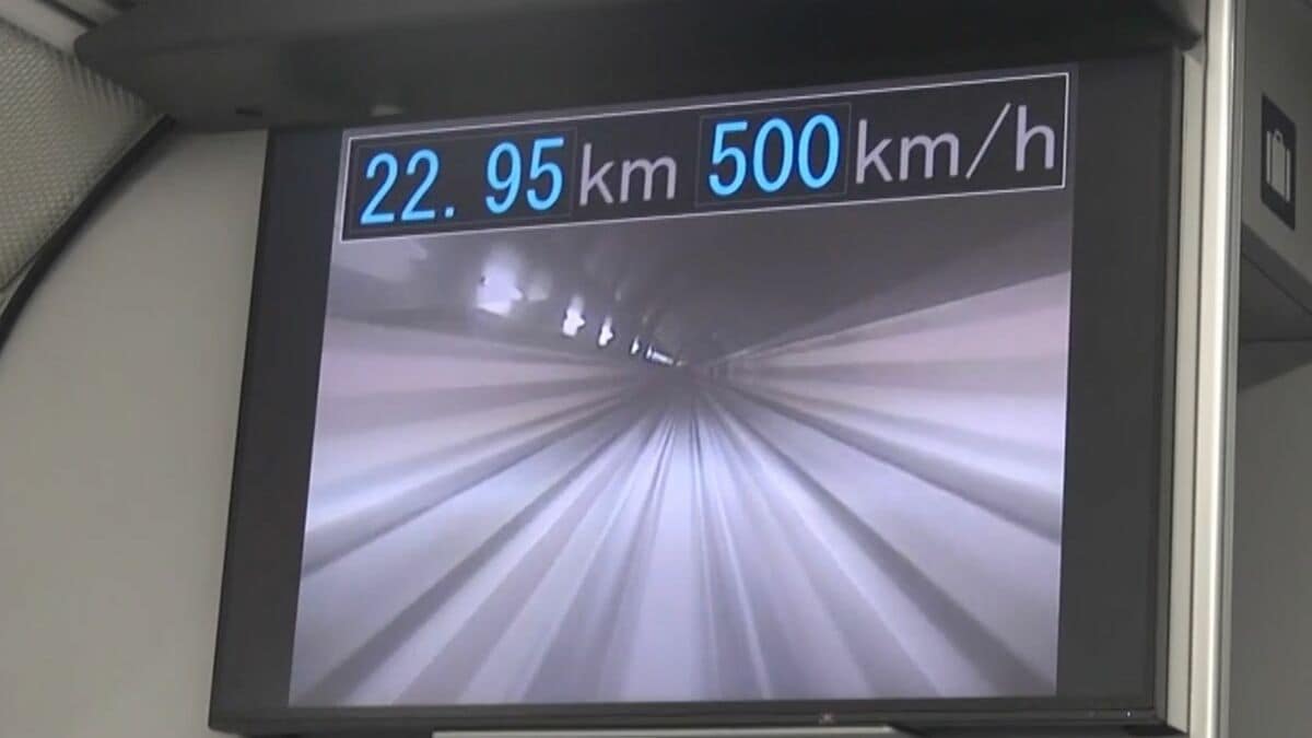 コップの水はこぼれる？こぼれない？最高時速500kmの世界で実験 「近未来型特急電車」改良型リニア中央新幹線に乗った | TBS NEWS DIG