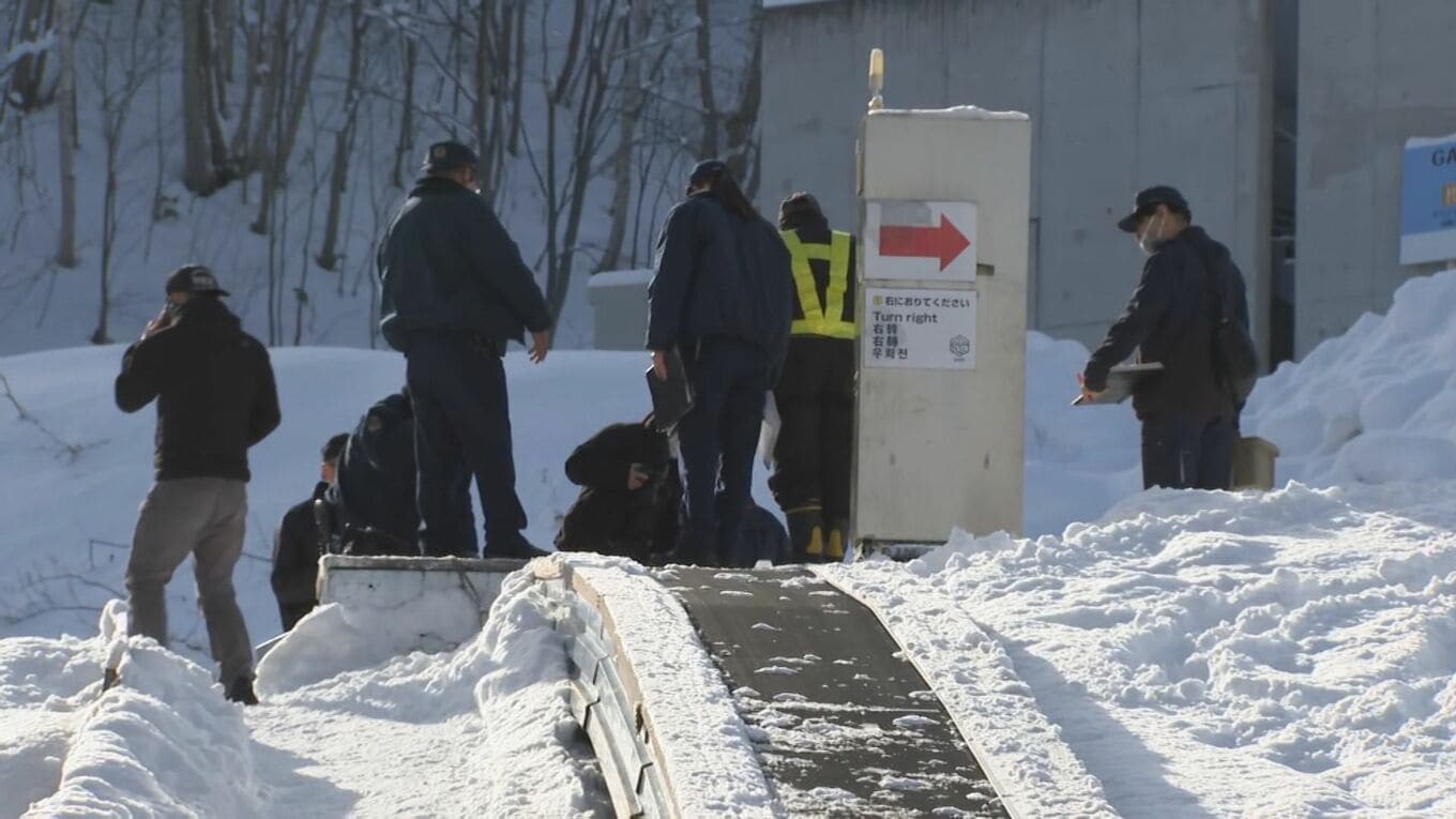 【続報】「エスカレーターに子どもが挟まれた」5歳男児が通報から45分後に救助されるも意識なし、呼吸停止という情報も 北海道小樽市・朝里川温泉 ...