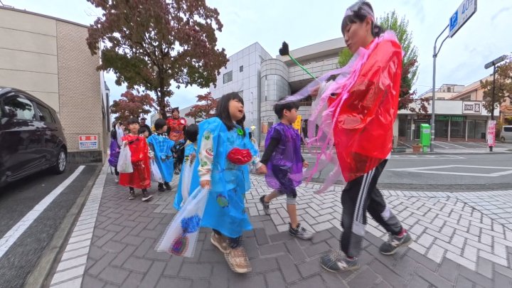 「ハッピーハロウィーン」 子どもたちが手作り衣装で商店街をパレード 甲府市・朝日通り商店街（UTYニュース）｜dメニューニュース（NTTドコモ）